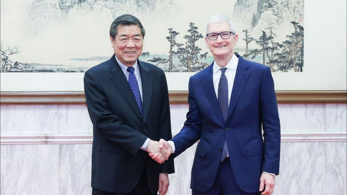 Tim Cook visita el epicentro de la IA en China y dona 4 millones de ...