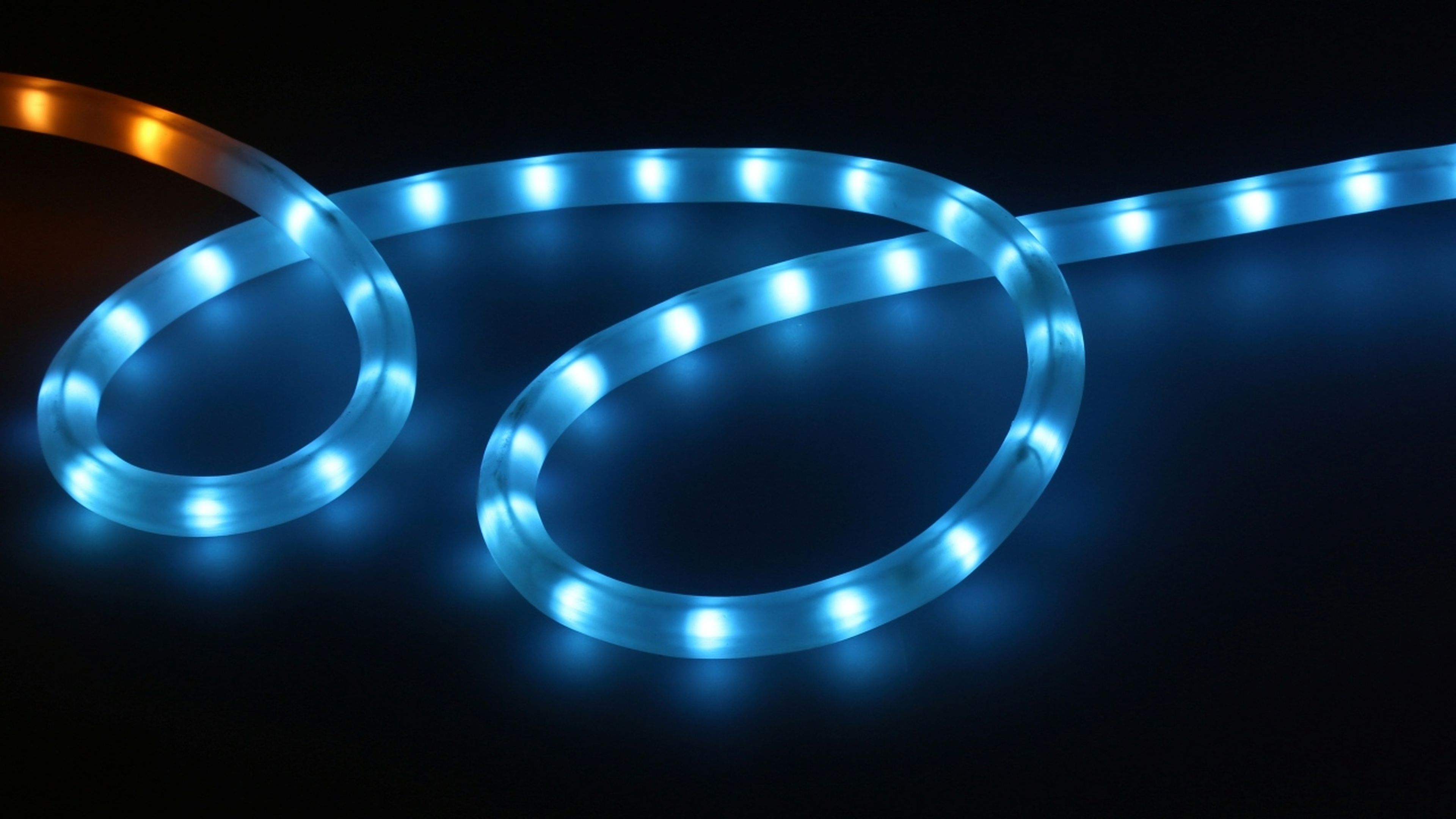 Por qué las luces LED siguen iluminando incluso apagadas y cómo puedes ...