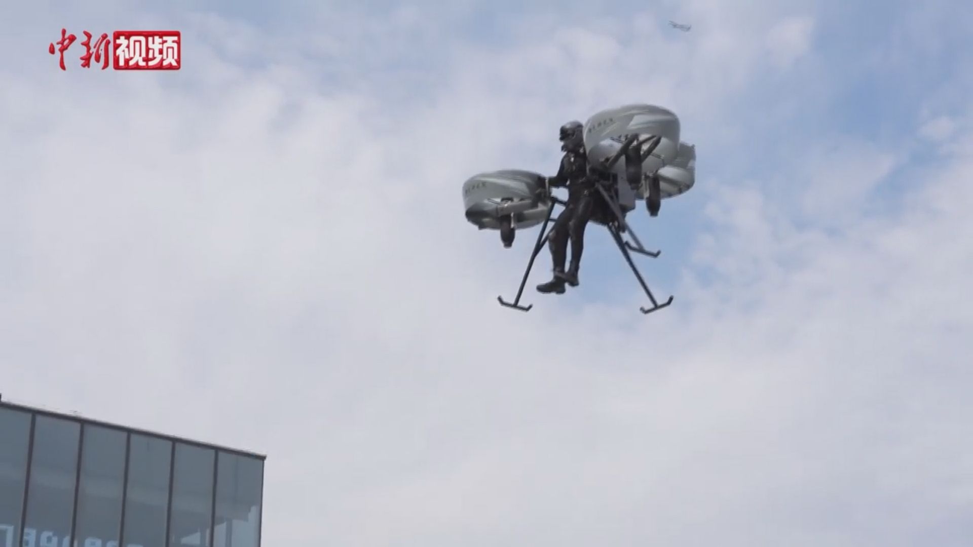 El primer "dron humano" ya despega y aterriza sin esfuerzo