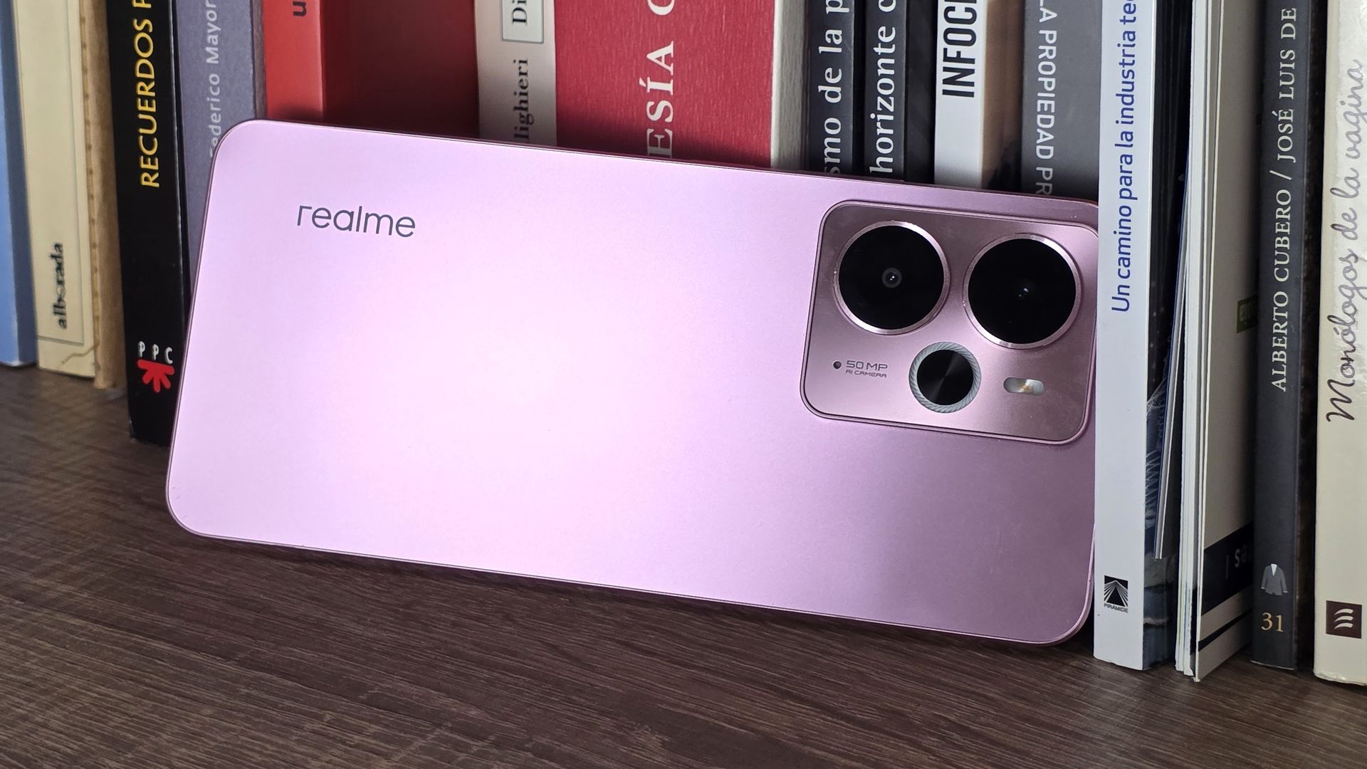 No es solo su rendimiento, el Realme 14 5G es uno de los móviles mejor pensados de la gama media