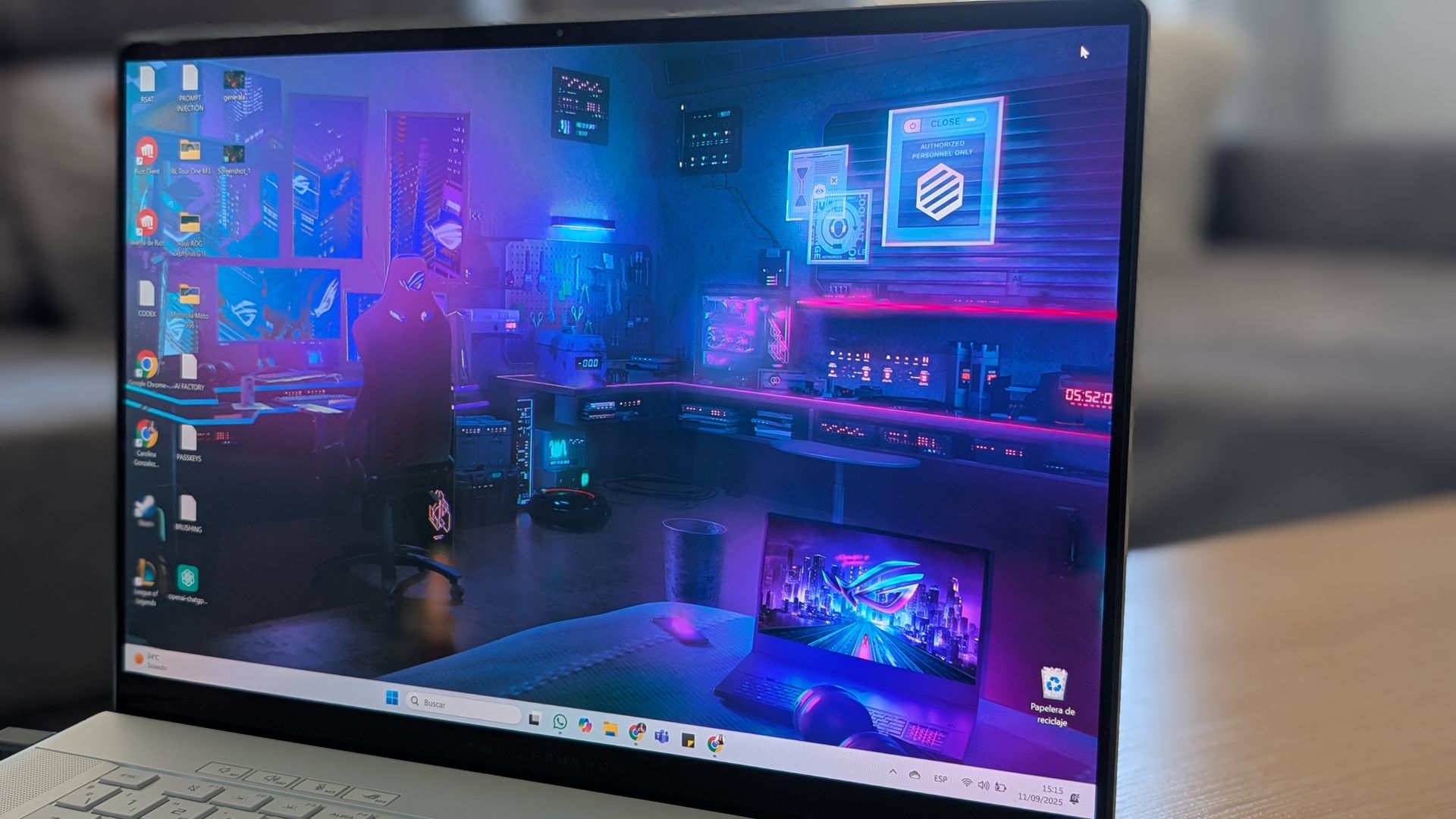 El Asus ROG Zephyrus G16 tiene una pantalla OLED de 16 pulgadas que te ...