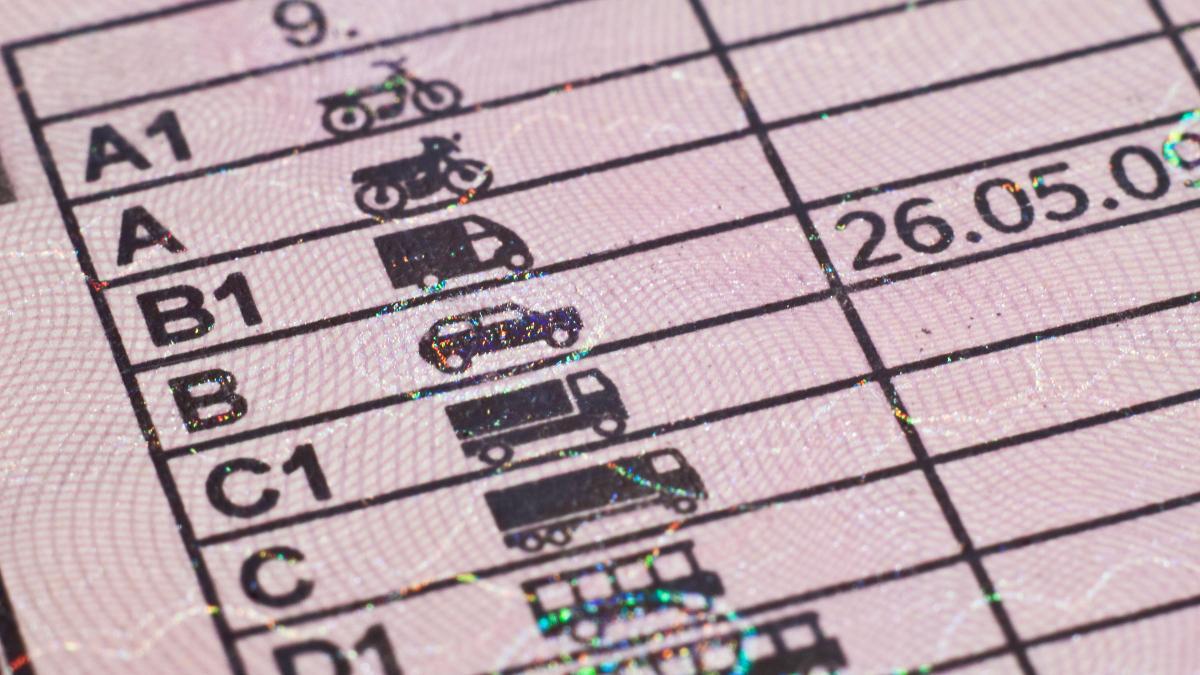 This Is The New Driving License B1 That The DGT Wants To Create | Motor ...